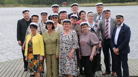 Vanhan yhteiskoulun kohtalo surettaa riemuylioppilaita - Merikarvia-lehti