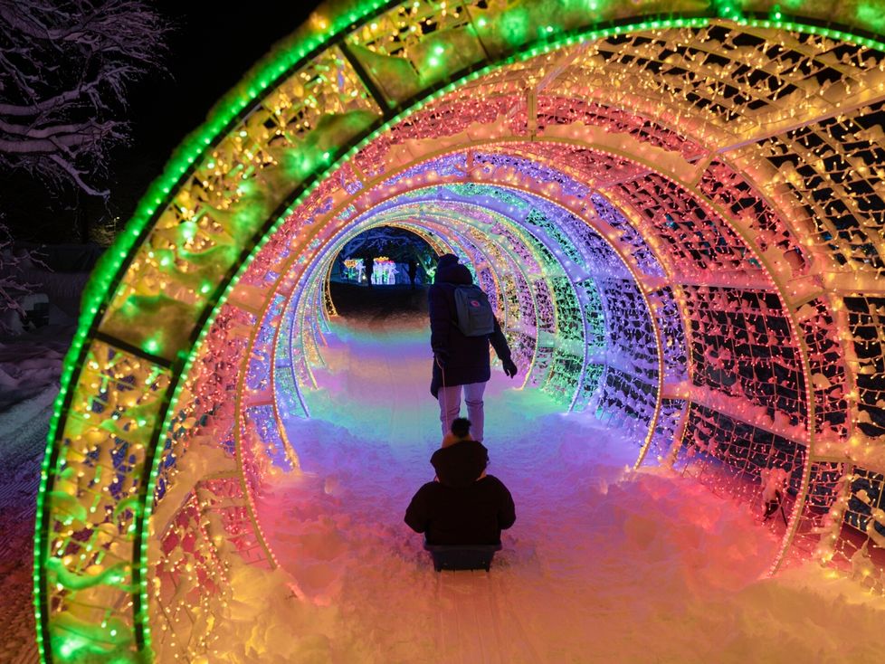 Puotilan valopuisto siirtyi täksi talveksi lumen ja turistien perässä ...