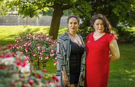 Näyttelijät Elina Rintala ja Kirsi-Kaisa Sinisalo ovat olleet ...