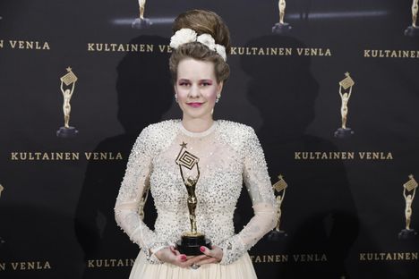 Ina Mikkola purskahti vuolaisiin kyyneliin voittonsa jälkeen – ylistää ...