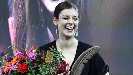 Finlandia-ehdokas Elolliset voitti HS:n kirjallisuuspalkinnon ...