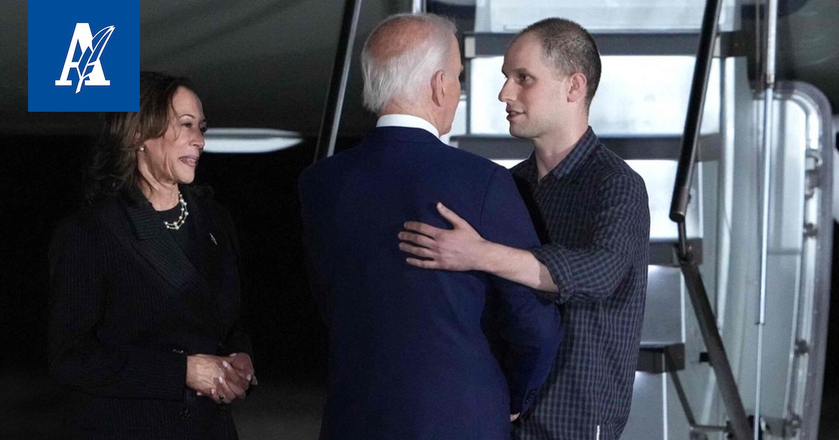 Biden ja Harris vastaan­ottivat Venäjältä vapautetut vangit ...