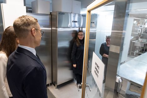 Alexander Stubb julkaisi kuvia ensimmäisestä työpäivästään - Ilta-Sanomat