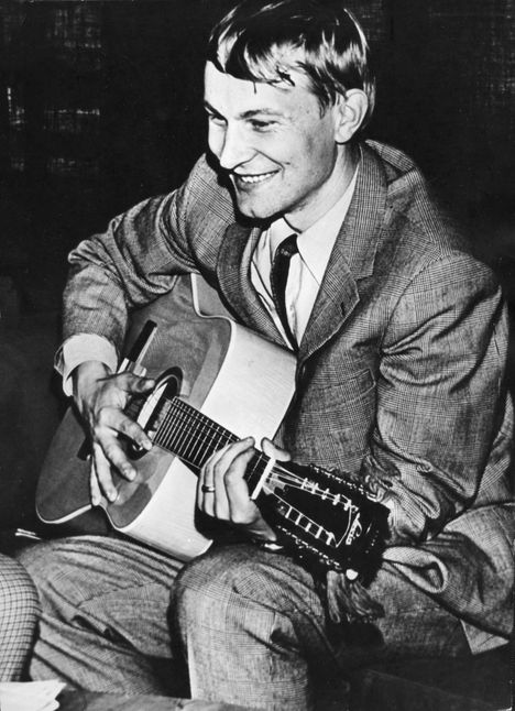 Sanoittajamestari Vexi Salmi on kuollut | HS.fi