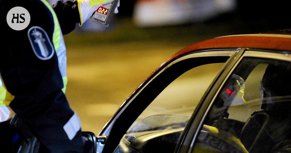 Liikkuva poliisi kannattaa varauksin promillerajan laskua | HS.fi