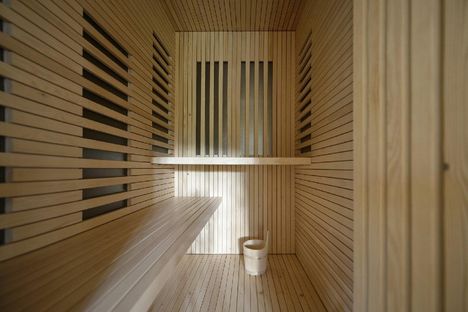 Vanhasta navetasta kuoriutui ylellinen kesäkoti – kuvat: saunakin kuin ...