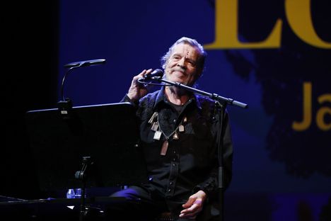 Vesa-Matti Loiri siunataan Johanneksenkirkossa Helsingissä, tilaisuus ...