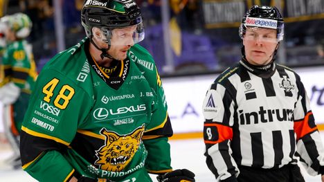 Carl Klingberg tyri Ilveksen voiton – ”Näyttää aika pahalta” - Ilta-Sanomat