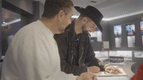 Arman Alizad tutkii maailman epäkohtia uudessa sarjassa - Ilta-Sanomat