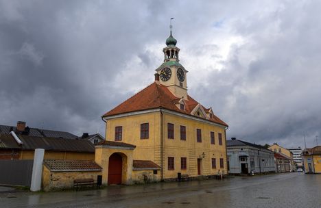 Vain yksi rakennusliike tarjosi Rauman Vanhan Raatihuoneen remontista ...