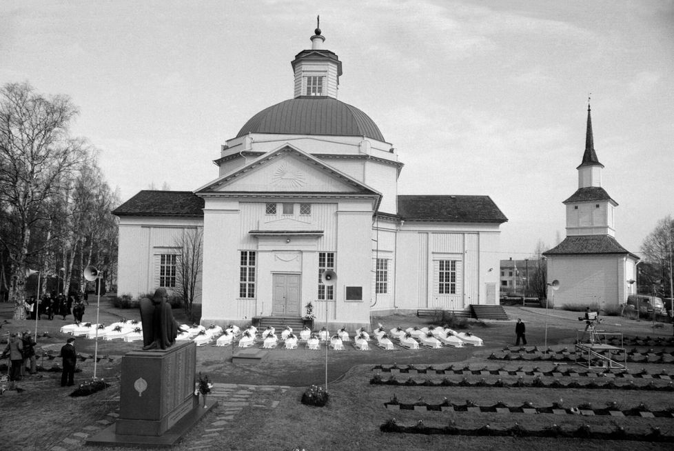 Lapuan patruunatehtaan räjähdys: perheenäiti Aino Manu, 42, oli yksi ...