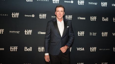 Talk show: Nicolas Cage kertoo muistavansa olleensa äitinsä kohdussa ...