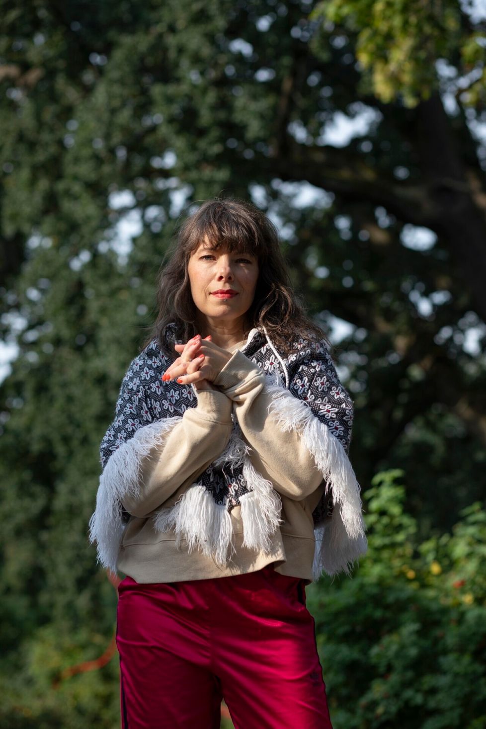 Ruotsinsuomalainen kirjailija Thella Johnson opetteli suomen uudelleen ...