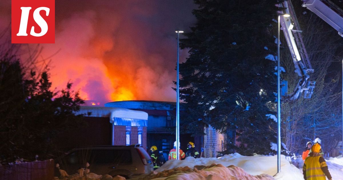 Lauri pelasti kaksi vanhusta palavasta omakotitalosta: ”Ei sitä ehtinyt ...