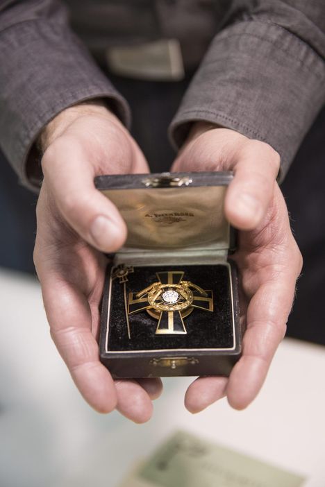 Tietyillä kunniamerkeillä voi tienata kymmeniä tuhansia, toisilla ei ...