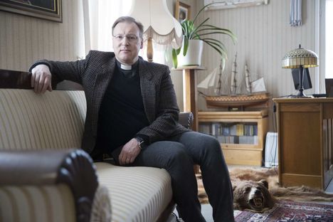 Kirkkoherran oma puoliso pääsi yllättämään: ehdokkaaksi vaaleissa ...