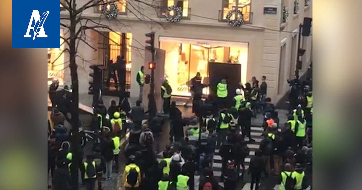 Suomalainen Matilda Morelius kuvasi, kuinka riehuva väkijoukko ...