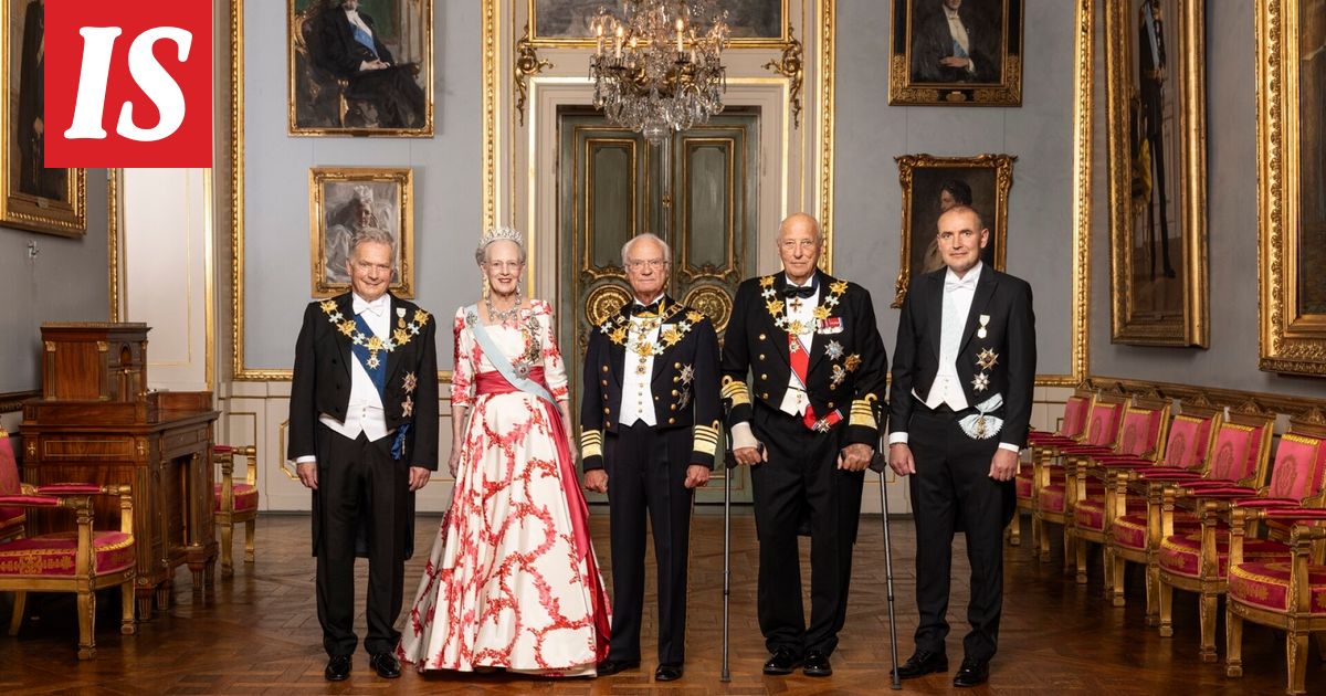 Ruotsin kuningasperhe julkaisi viralliset vieraspotretit juhlahumun ...