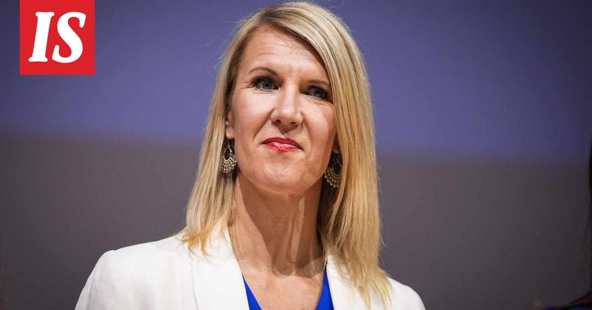 Ministeri Sari Multala murtui kyyneliin puoluekokouksessa - Ilta-Sanomat