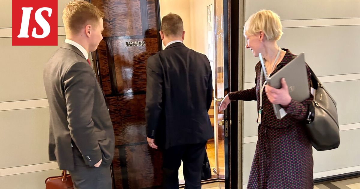 Eläkeläisiltä leikkaamisesta syttyi kiista hallituksessa – Orpo vaikeni ...