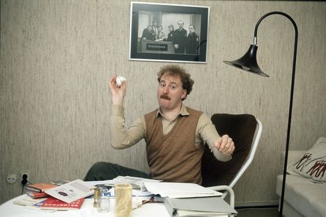 Kirja: Neil Hardwick asuu palvelutalossa - Ilta-Sanomat