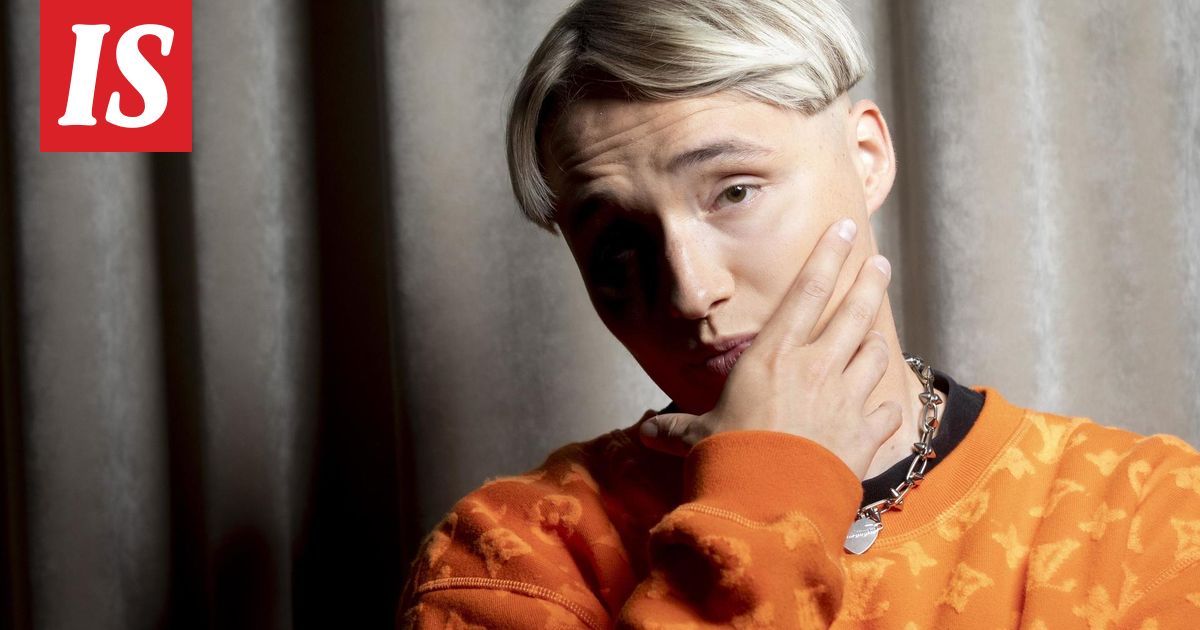 Laulaja Isac Elliot julkaisi paljonpuhuvan kuvaparin siitä, miten ...