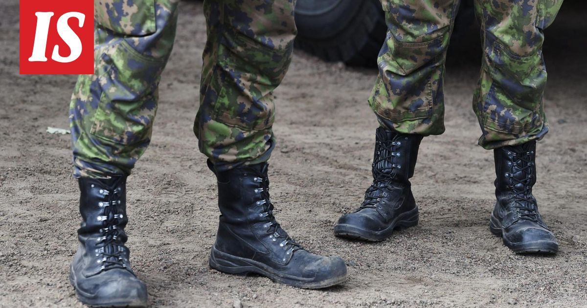 Varusmiesliitto haluaa miehet ja naiset samaan tupaan armeijassa - Ilta-Sanomat