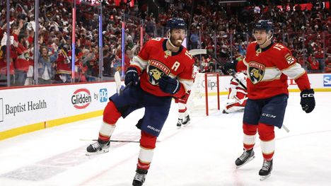 Anton Lundell kertoo uransa hulluimmasta NHL-ottelusta: ”Pizzaa meni ...