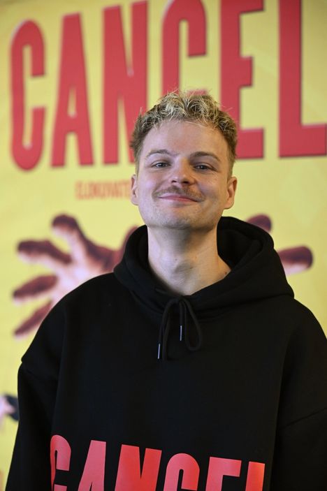 Weksi, eli Henry Weckström, avautuu perhetaustastaan Youtube-videolla ...