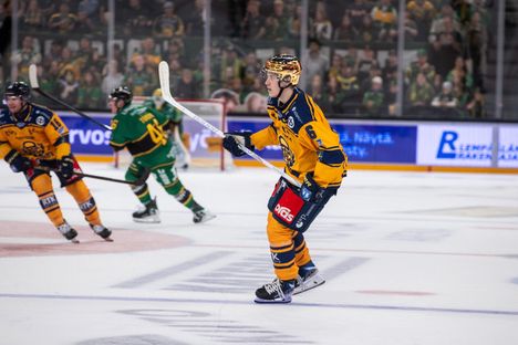 Miksi Lukon nuorella kultakypärällä on valkoinen maila? - Satakunnan Kansa