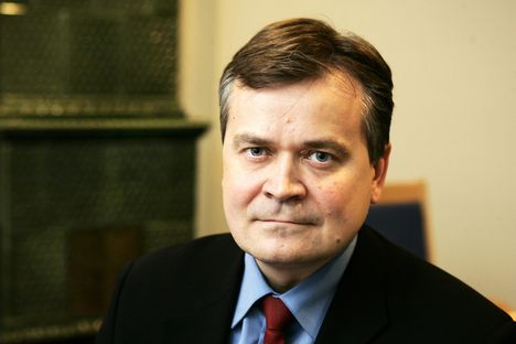 Rehnin kabinettipäällikkö Pesonen EU-komission viestintäosaston johtoon ...