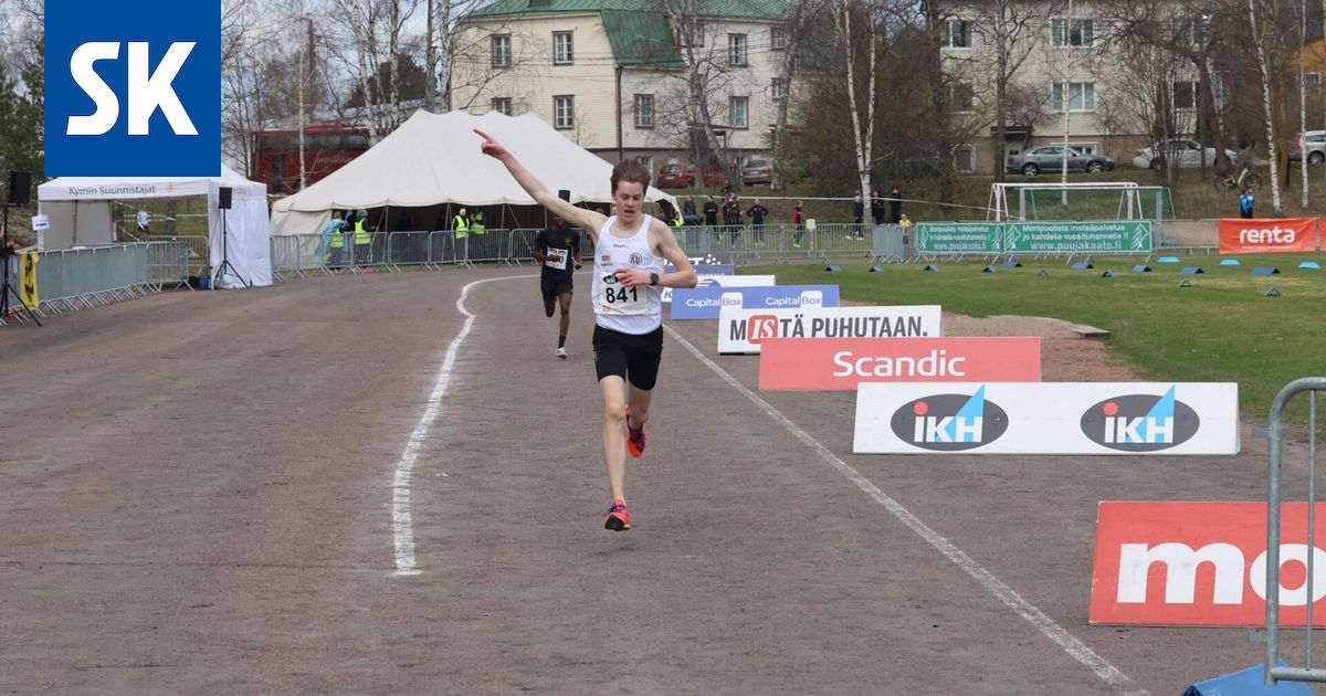 Aleksi Ahlfors, 17, on juossut lokakuun alusta asti sata kilometriä ...