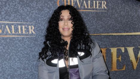Laulaja Cher, 77, hakee poikansa Elijah Blue Allmanin, 47 ...
