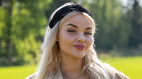 Aki Linnanahde talk show: Iida Vainio kertoo elämästään äitinä - Ilta ...