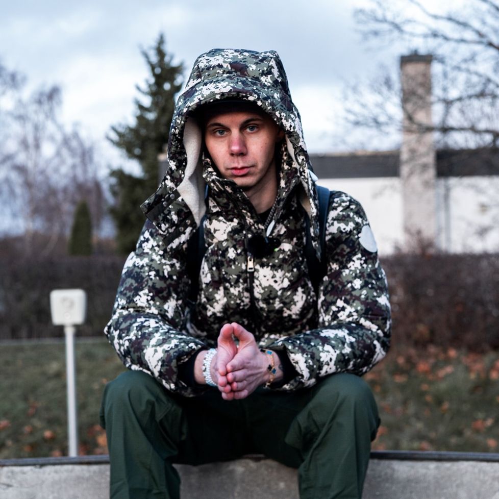 Korelon puhuu lapsuudestaan, seksistä ja erityisestä naisesta - Ilta ...