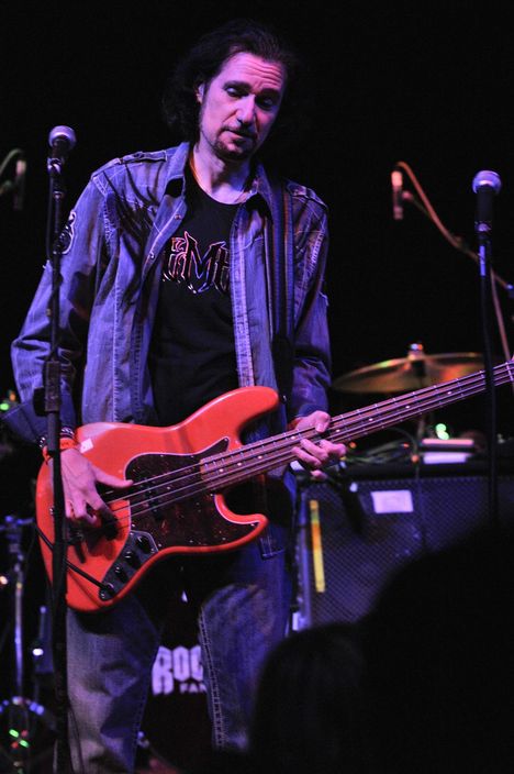 Video! Helsinkiläinen rock-bändi ottaa ensiaskeliaan – sai heti ...