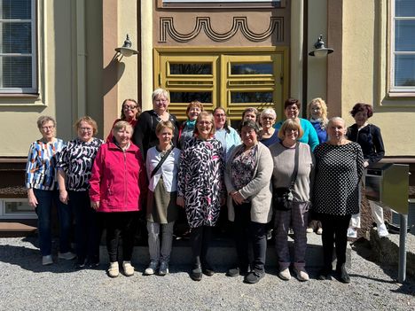 Karkun kotitalous- ja sosiaalialan oppilaitoksen entiset työntekijät tapasivat - Tyrvään Sanomat