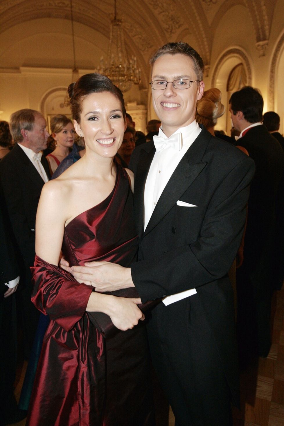 Presidentti Alexander Stubb ottaa vaimonsa kanssa tanssitunteja ennen ...