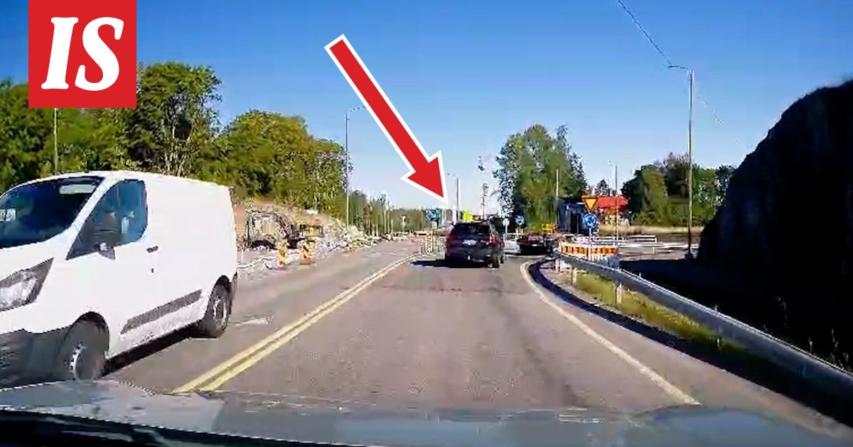 Vaarallinen ohitus liikenneympyrässä Paraisilla - Ilta-Sanomat