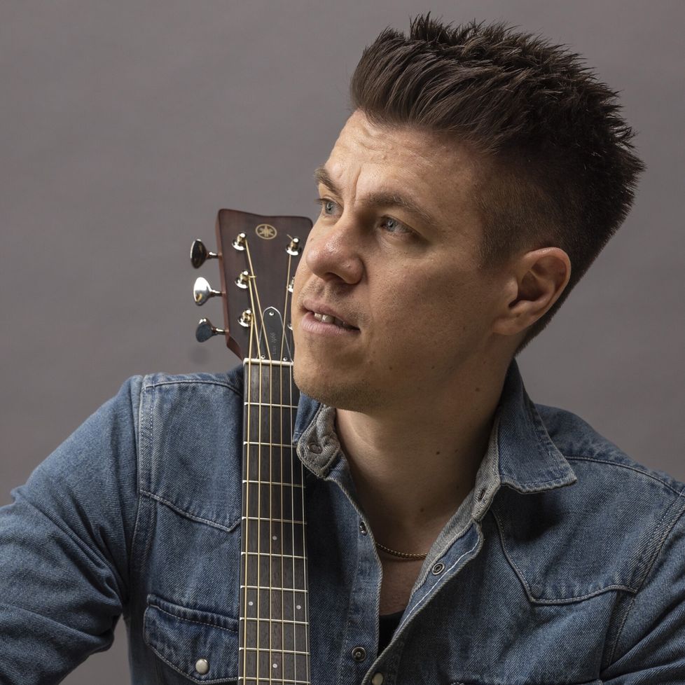 Suomen kesä -hitistä tunnettu Olli Halonen muutti Espooseen puolisonsa ...