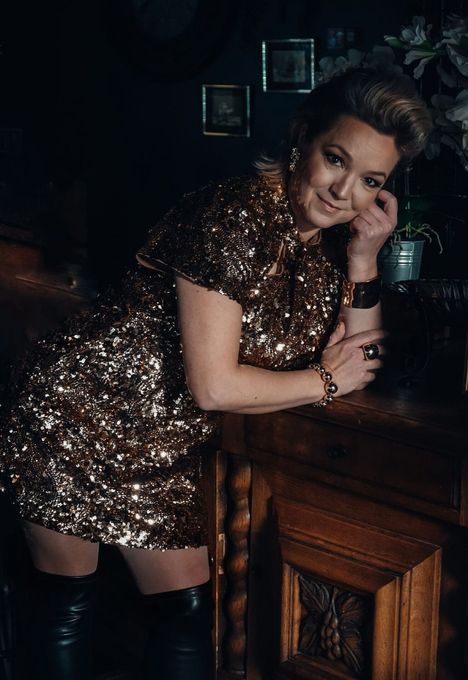 Annika Eklund palaa julkisuuteen! Shanghain valot sai uuden elämän ...