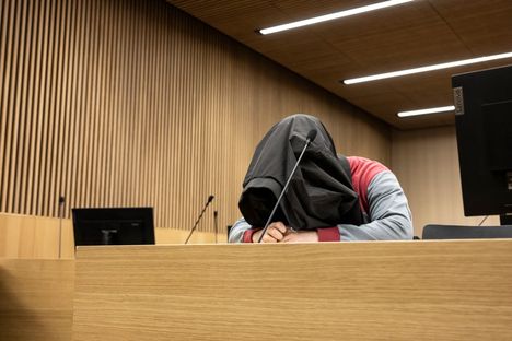 Uusnatsi Sebastian Lämsä oikeudessa, puukotti lasta kauppakeskus ...