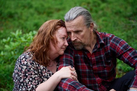 Leena ja Pekka kertovat, miten lapsen itsemurhan jälkeen voi jatkaa ...