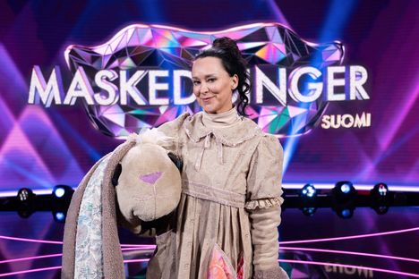 Masked Singer Suomi: Raasu-hahmo paljastui Ellen Jokikunnakseksi - Ilta ...