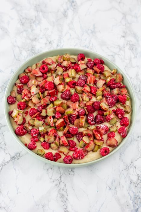 Helppo ja mehevä vadelma-raparperipiirakka - Ilta-Sanomat