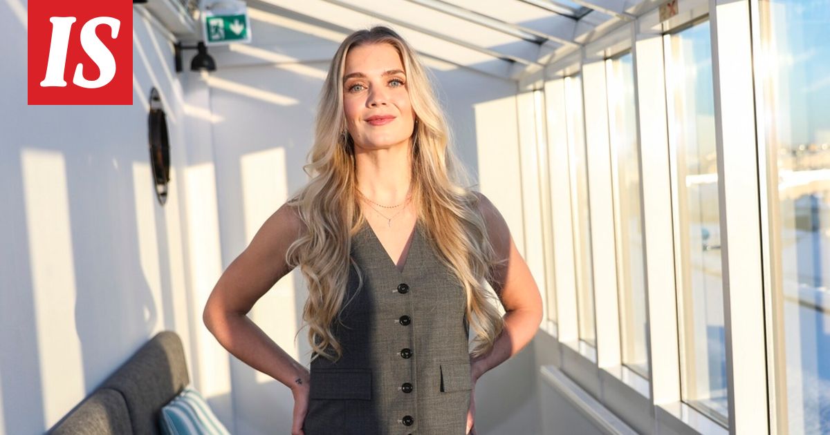 Lotta Hintsa julkaisi kuvan alushousut polvissa - Ilta-Sanomat