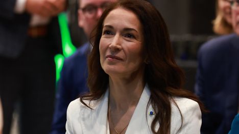 Suzanne Innes-Stubb edustaa jälleen valkoisissa – luottaa edelleen ...