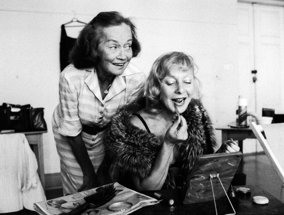 Kirja: Seela Sella kertoo, miksi hän petti Elis-aviomiestään - Ilta-Sanomat