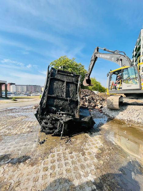 Maan alta löytyi hylätty hissi Helsingissä | HS.fi