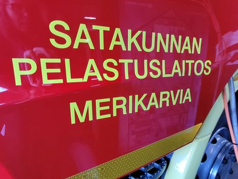 Auto katollaan Strikantien ojassa - Merikarvia-lehti
